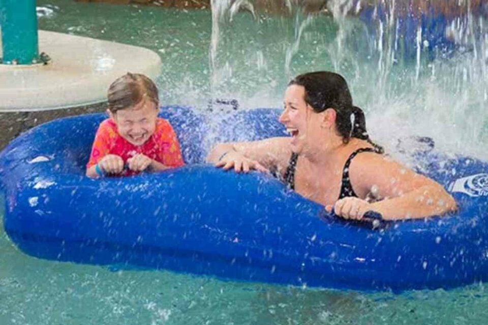 The 4 Best Indoor Waterparks In Michigan For Family Fun